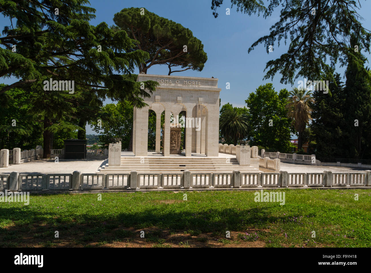 Ossuary of the fallen during the defence of Rome , Italy Stock Photo ...