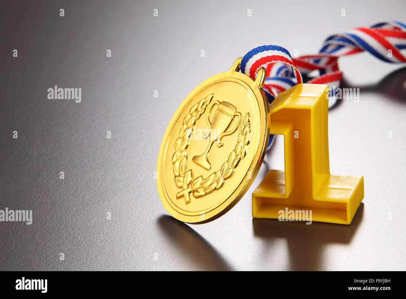 Golden medal hi-res stock photography and images - Alamy