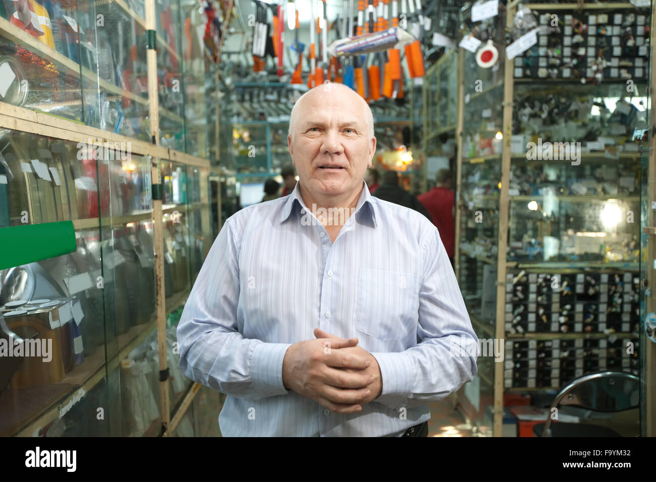 Mature manager in auto parts store Stock Photo - Alamy
