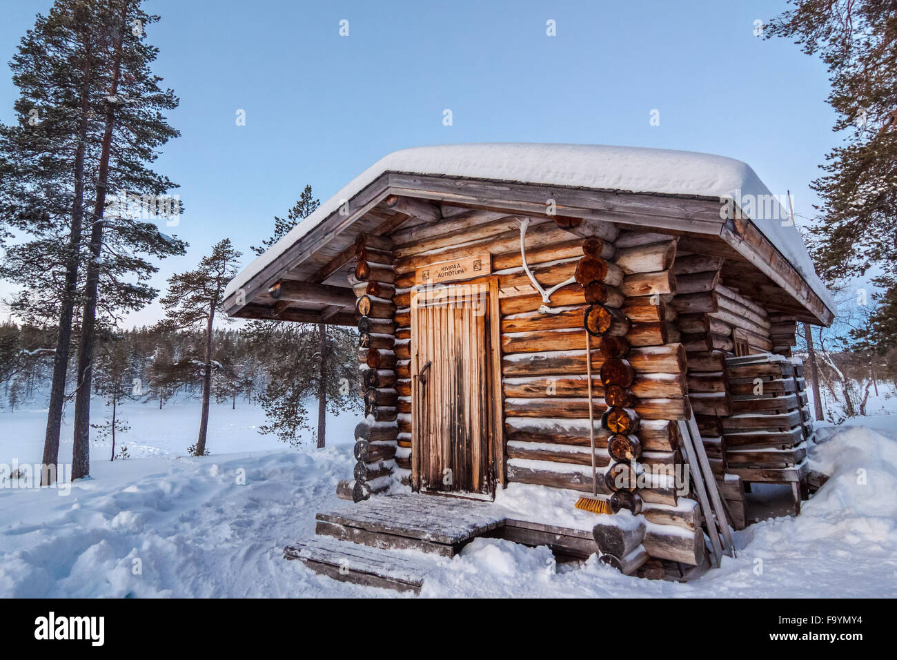 Open wilderness hut hi-res stock photography and images - Alamy
