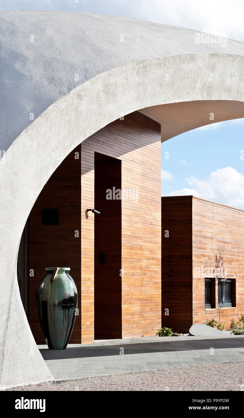 White curved building hi-res stock photography and images - Alamy