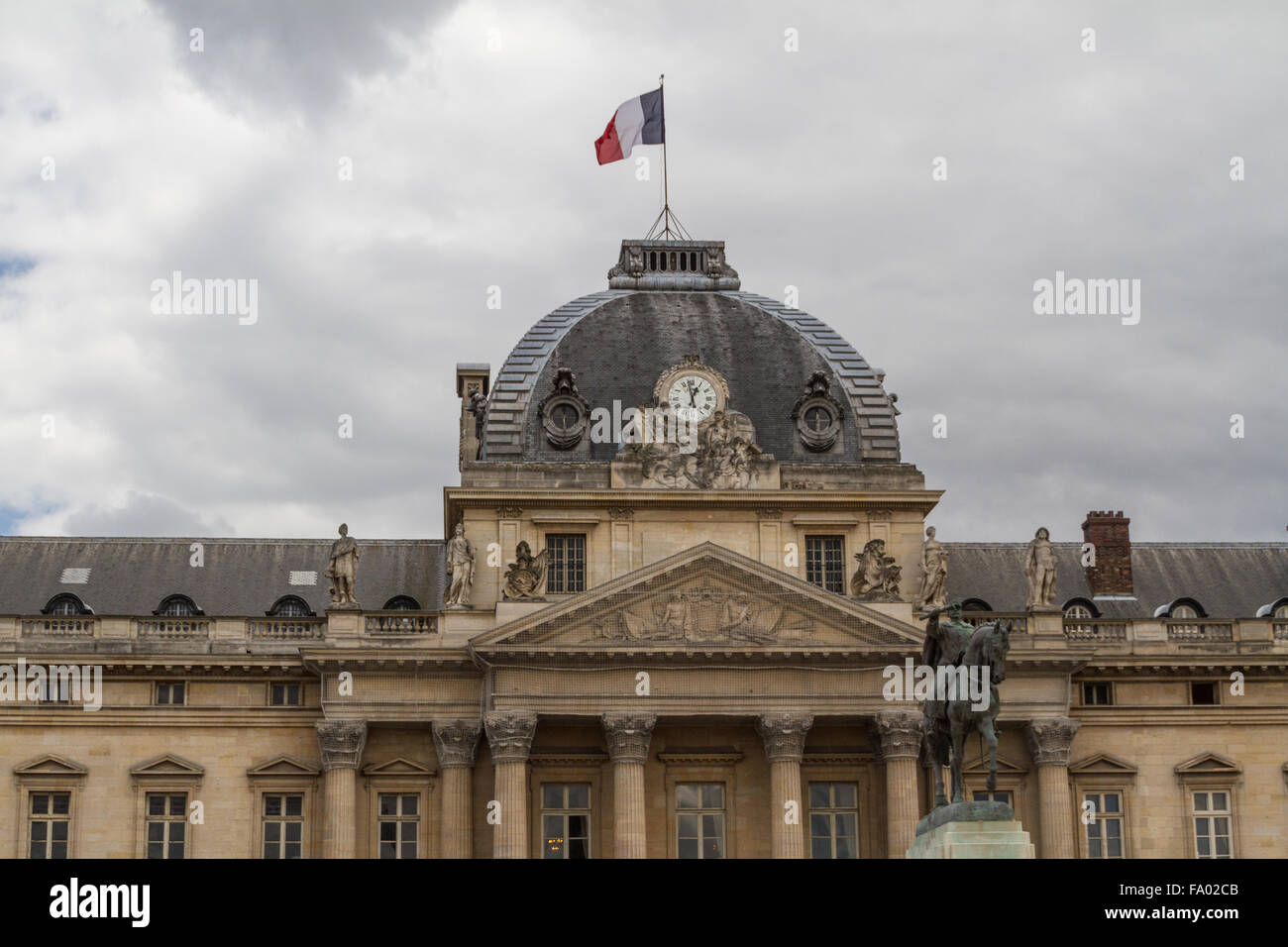 Historic building in Paris France Stock Photo - Alamy