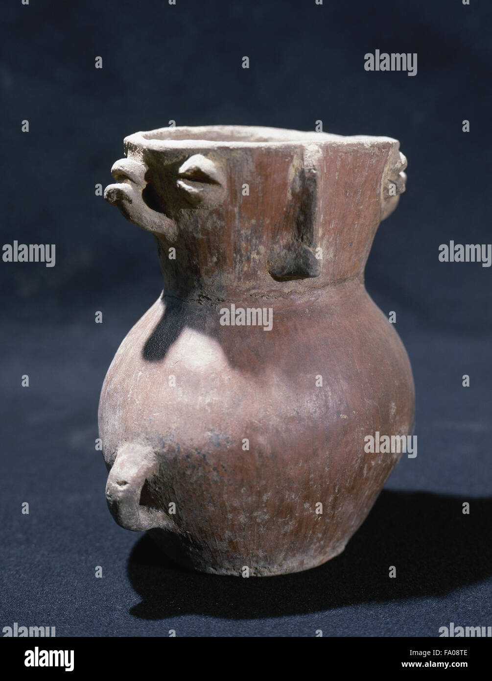 Pre columbian art ecuador hi-res stock photography and images - Alamy