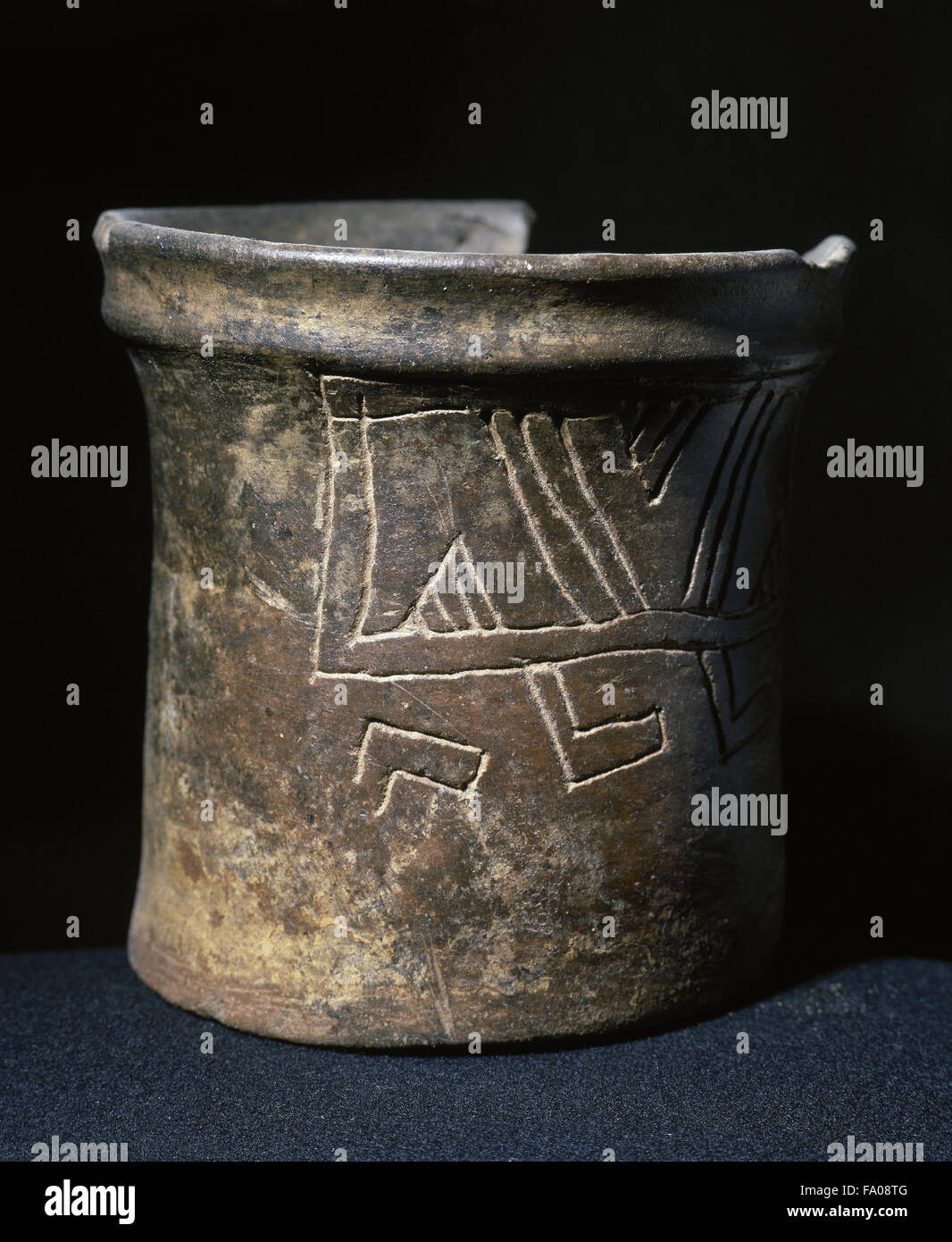 Pre-Colombian art. Mesoamerican. Ceramic vessel. Geometric decoration ...