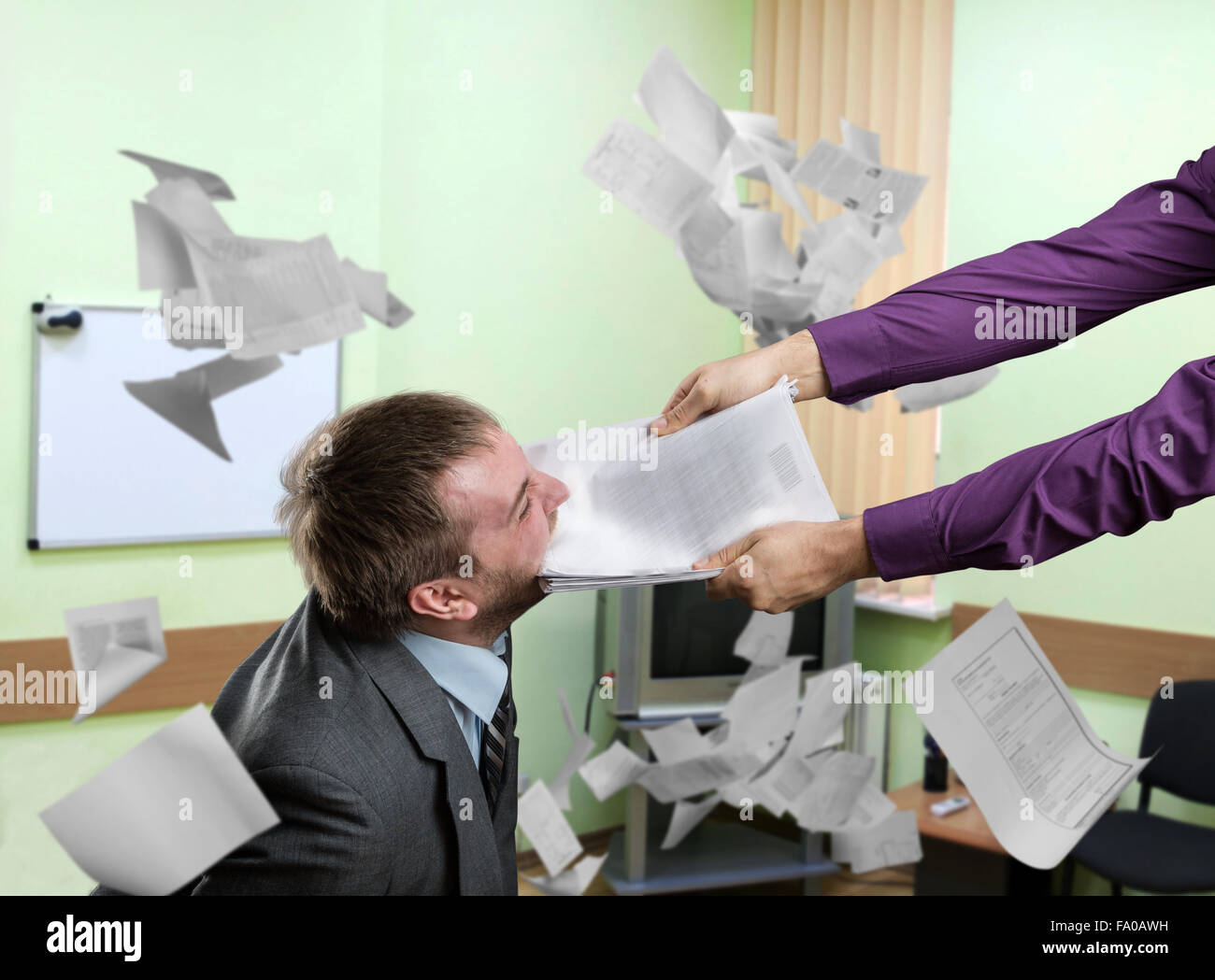 Argument office hi-res stock photography and images - Alamy