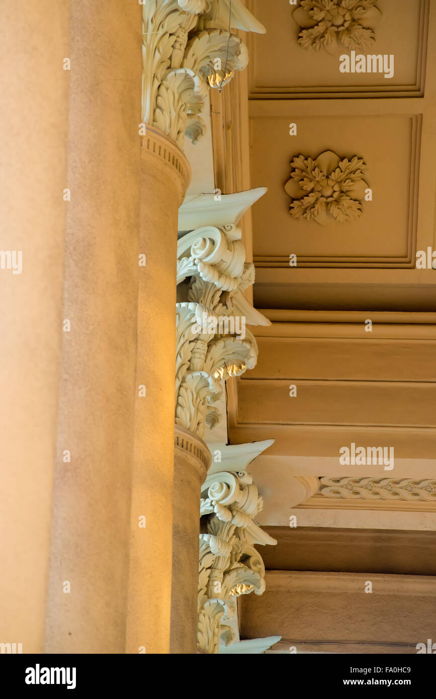 House with Roman columns Stock Photo - Alamy