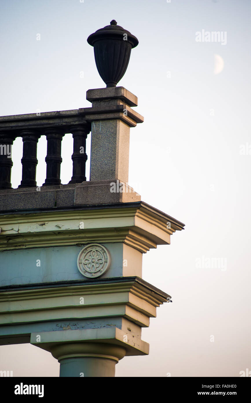 House with Roman columns Stock Photo - Alamy