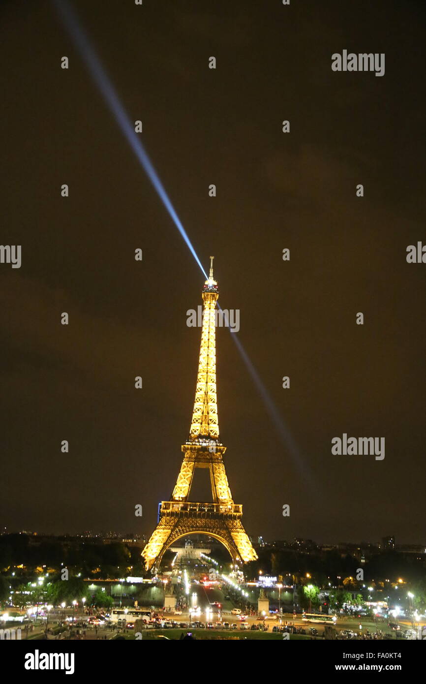 The Eiffel Tower at night with the search light at the tip of the tower ...