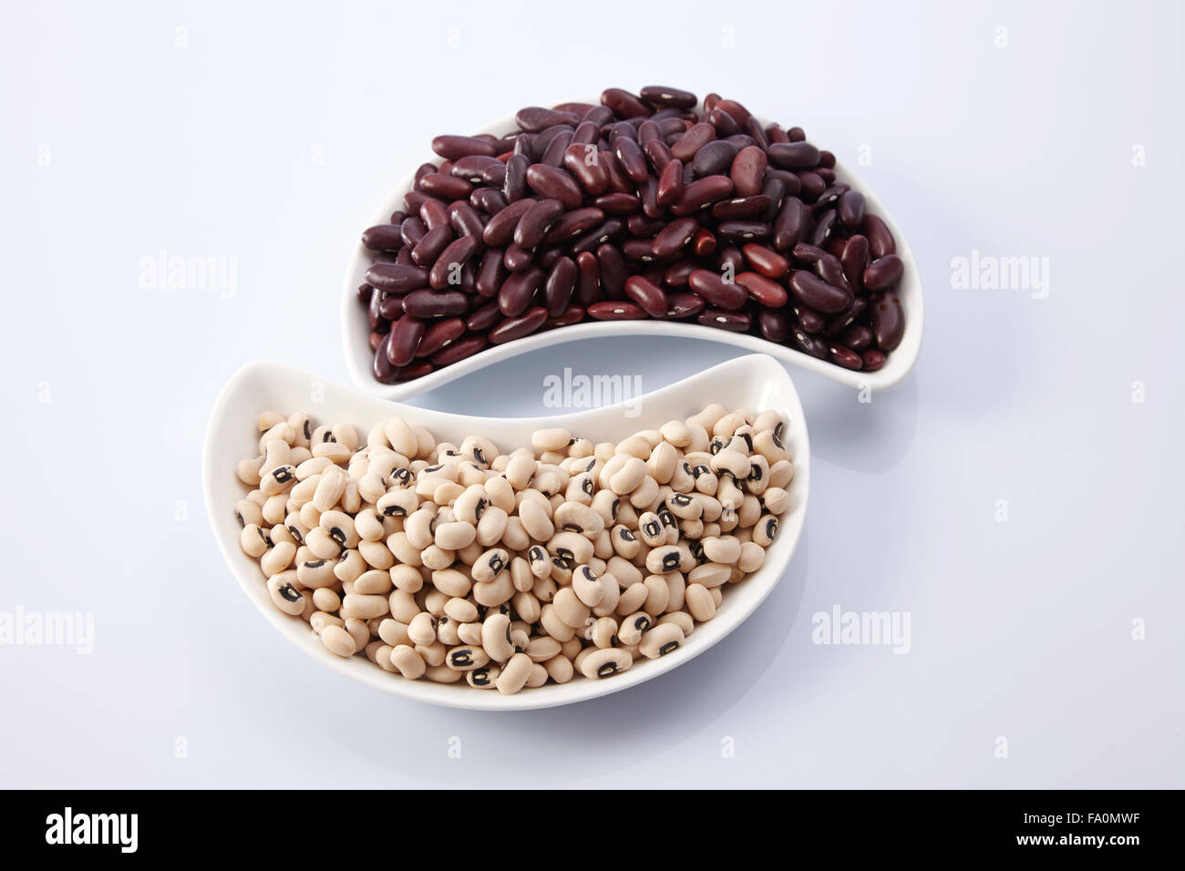 big eye beans and red kidney beans Stock Photo - Alamy