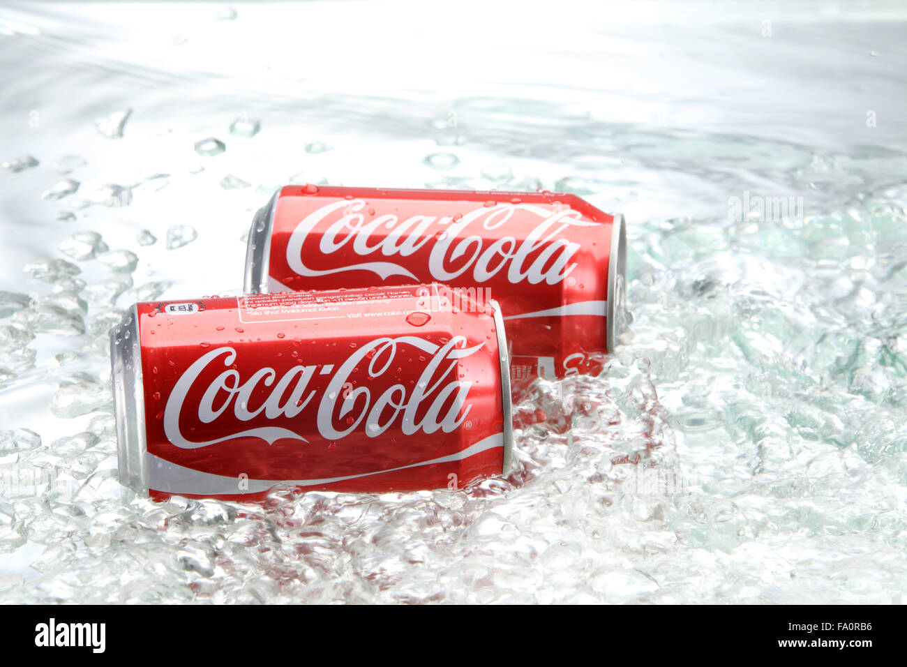 Coca cola can splash hi-res stock photography and images - Alamy
