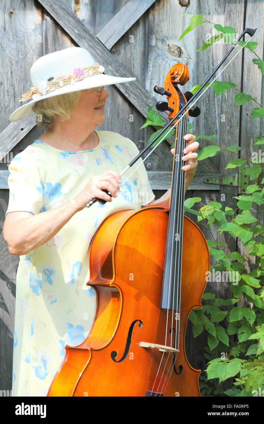 Female cellist performing Stock Photo - Alamy
