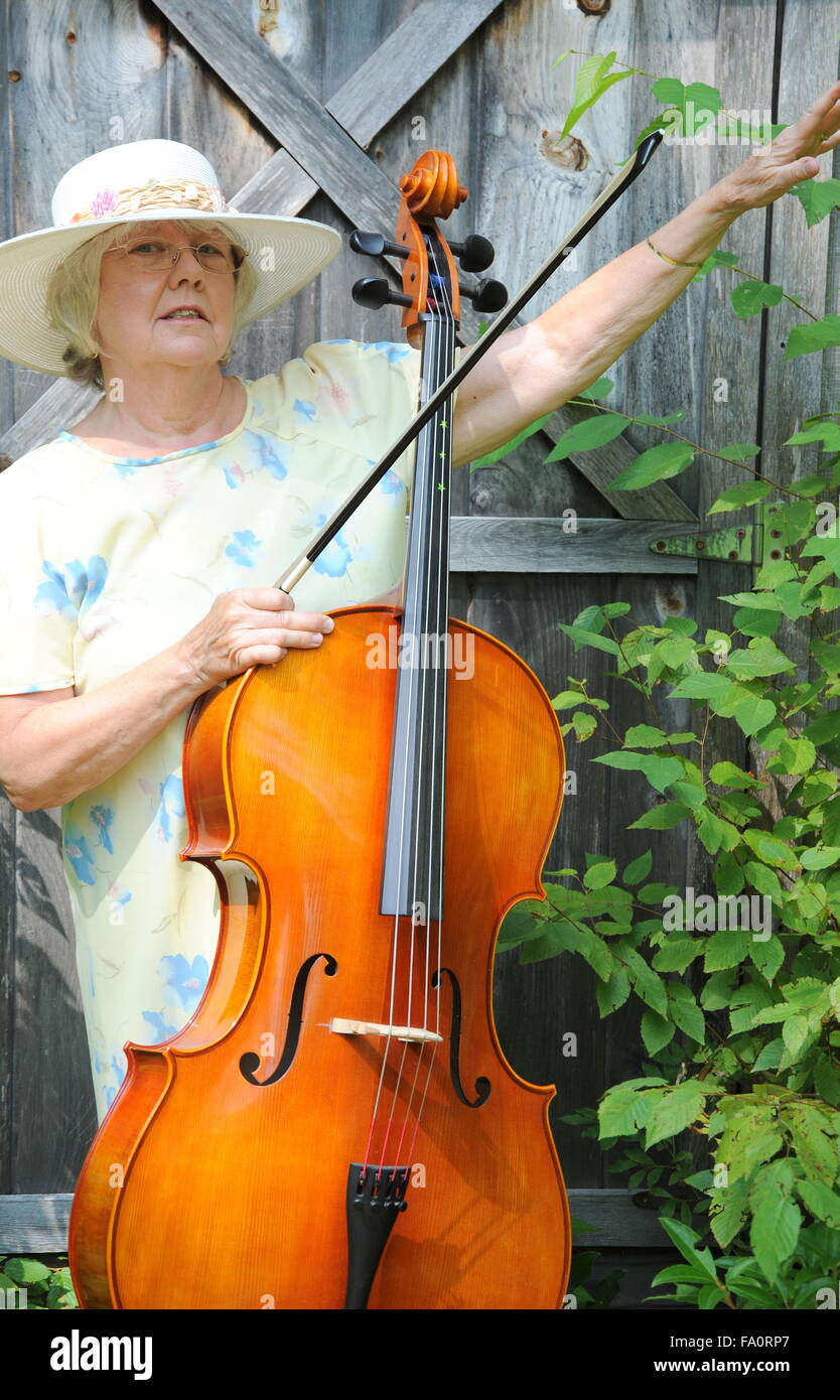 Female cellist performing Stock Photo - Alamy