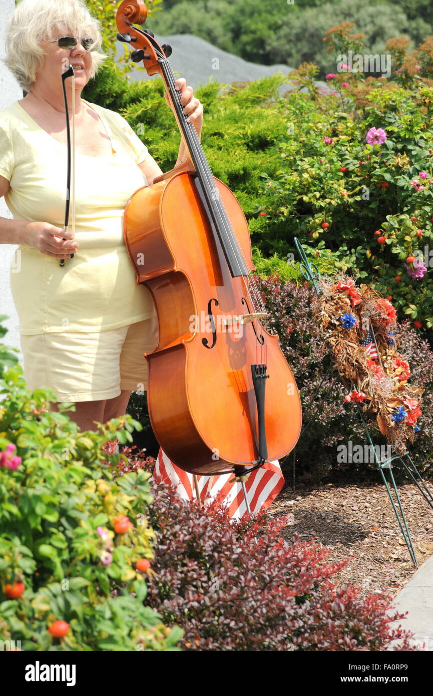 Female cellist performing Stock Photo - Alamy