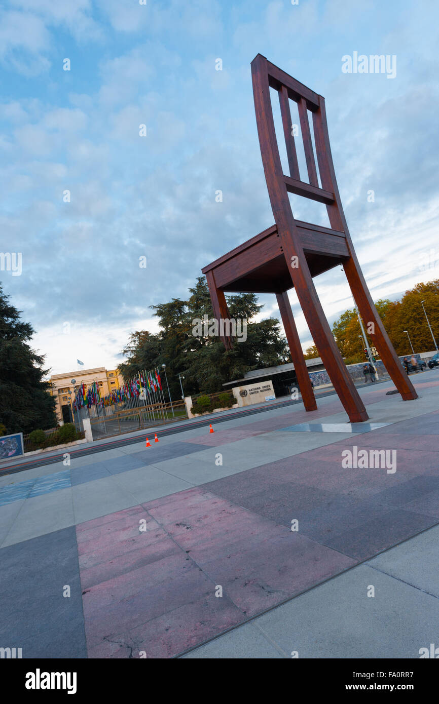 United nations place famous broken chair hi-res stock photography and ...