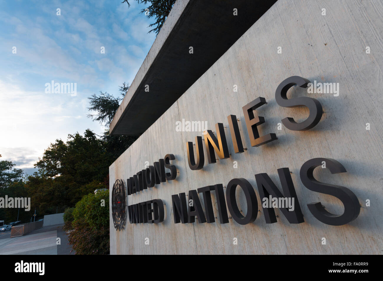 United nations building entrance hi-res stock photography and images ...