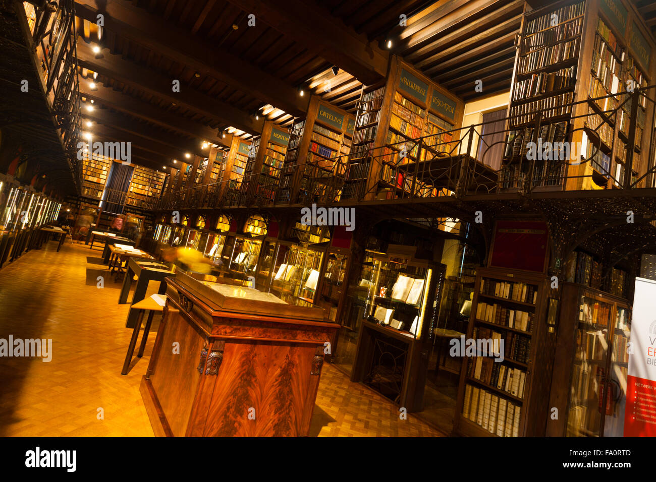 Library interior hi-res stock photography and images - Alamy