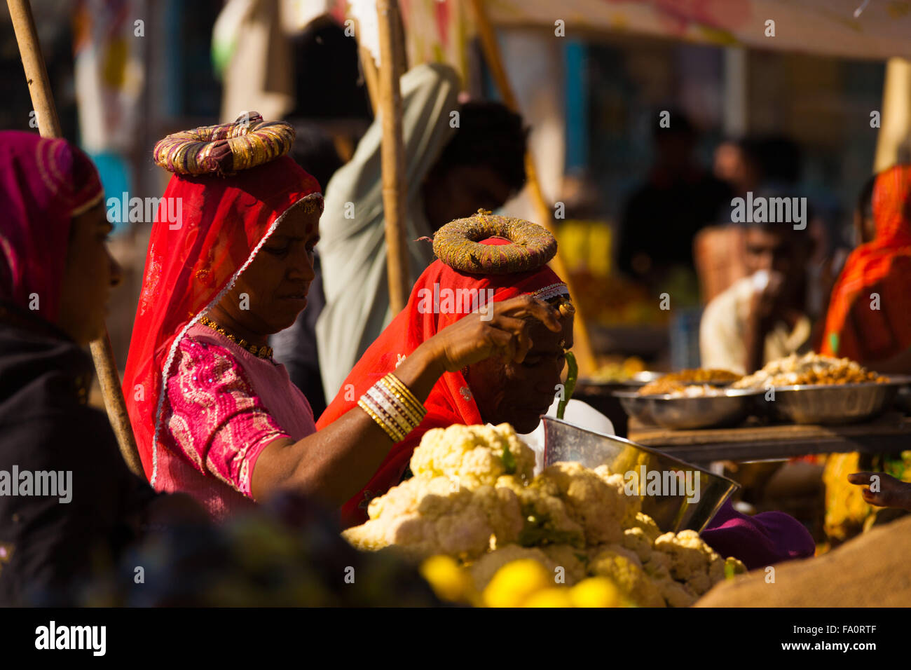 Indian women in traditional saris hi-res stock photography and images ...
