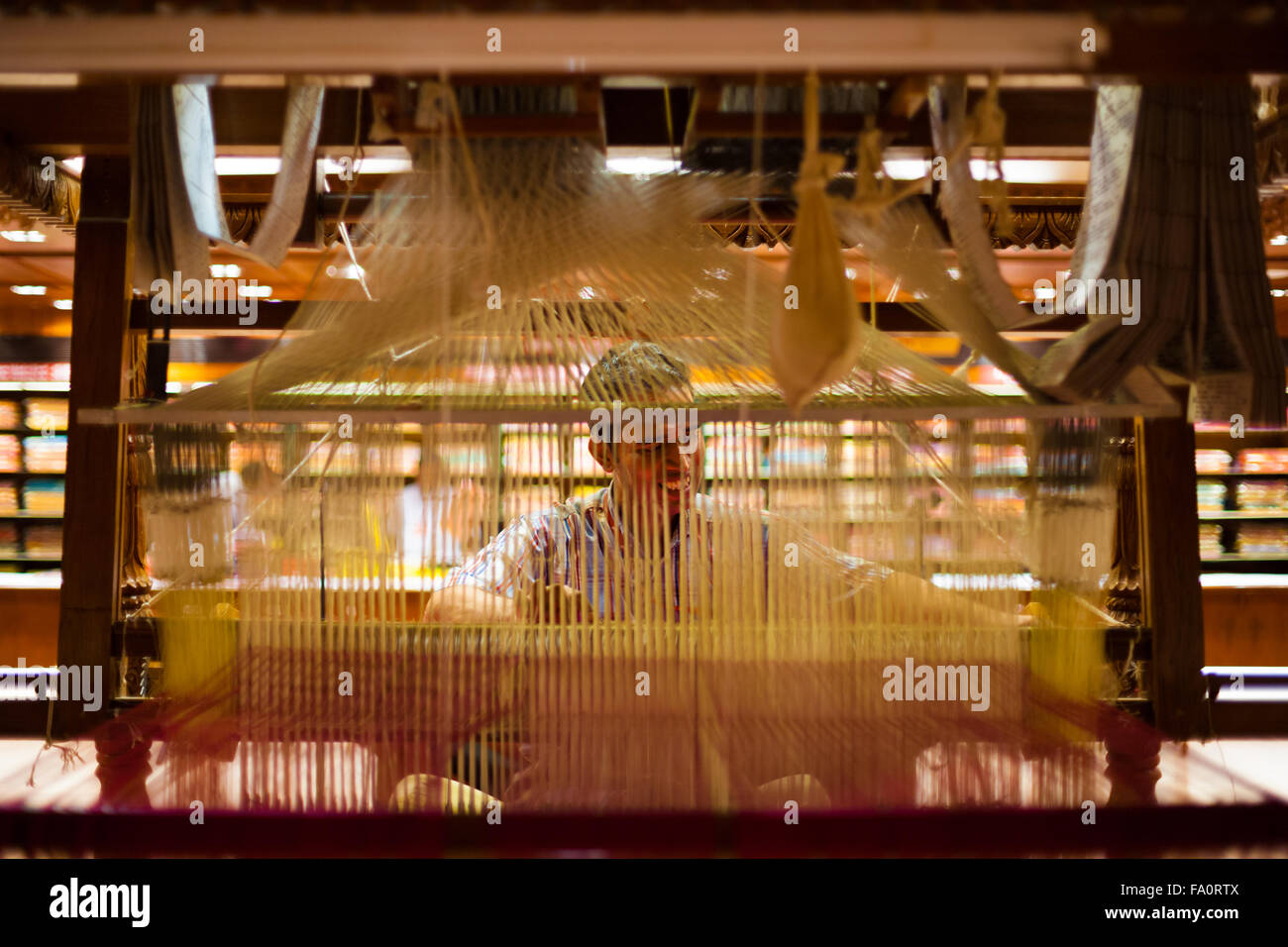 Man weaving loom hi-res stock photography and images - Alamy