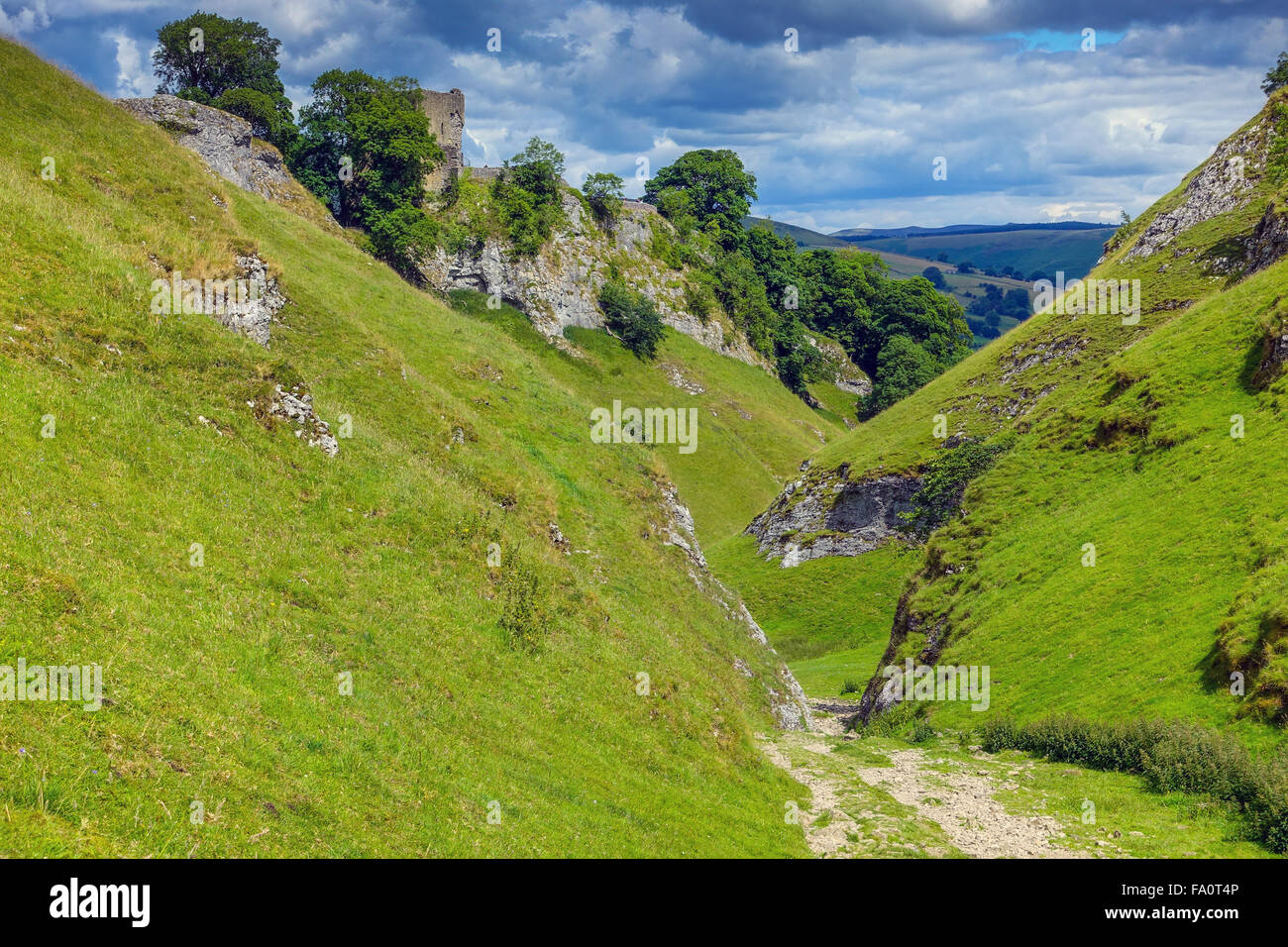 Cavedale with Peveril Castle, Castleton, Peak District Stock Photo - Alamy