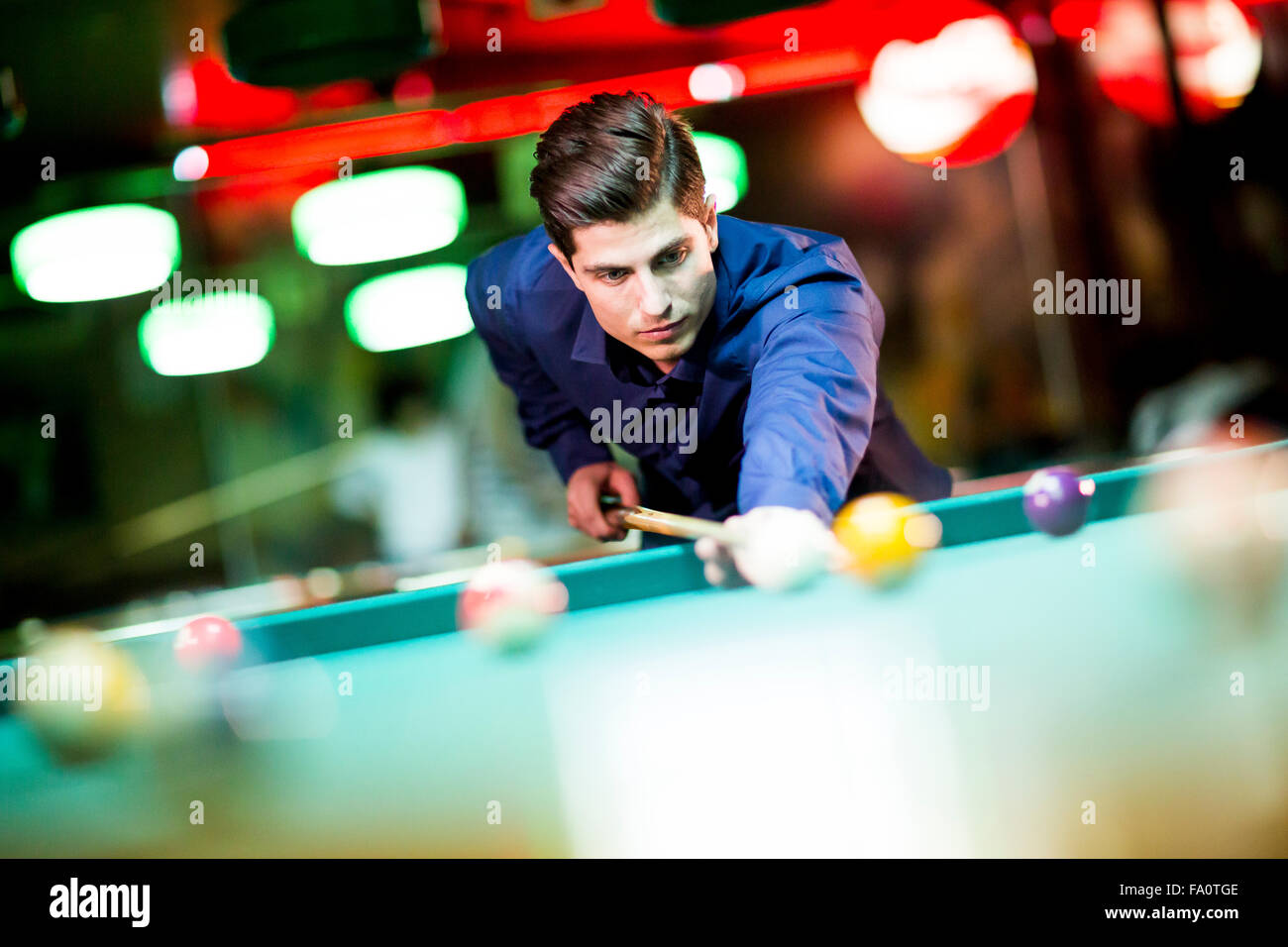 Guy playing pool hi-res stock photography and images - Alamy