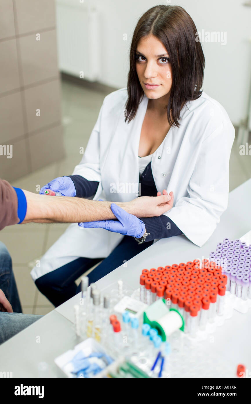 Medical laboratory hi-res stock photography and images - Alamy