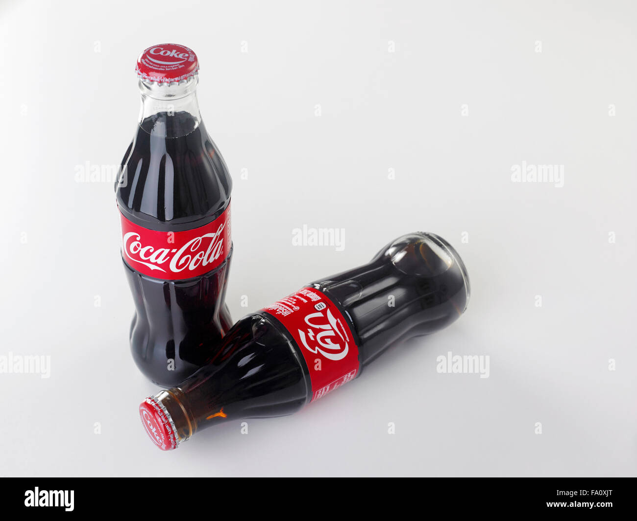 Coca cola bottle plastic lid hi-res stock photography and images - Alamy