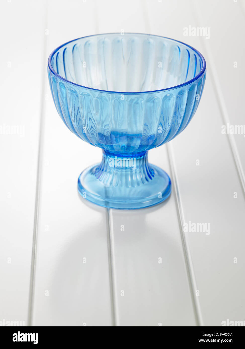 Empty container of icecream hi-res stock photography and images - Alamy