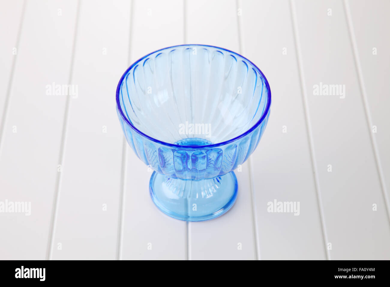 Empty container of icecream hi-res stock photography and images - Alamy