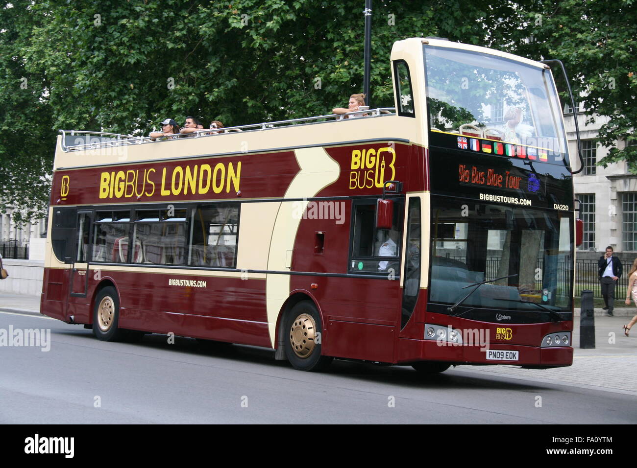 A FRONT OFFSIDE VIEW OF A BIG BUS LONDON OPEN-TOP TOUR BUS Stock Photo ...