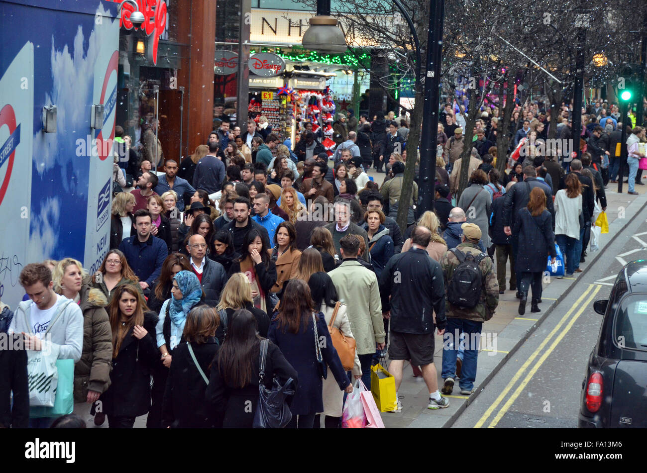 London, UK, 19 December 2015, Panic Saturday crowds at Bond street ...