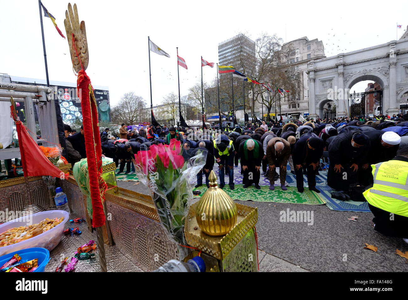 Shia mosque london hi-res stock photography and images - Alamy