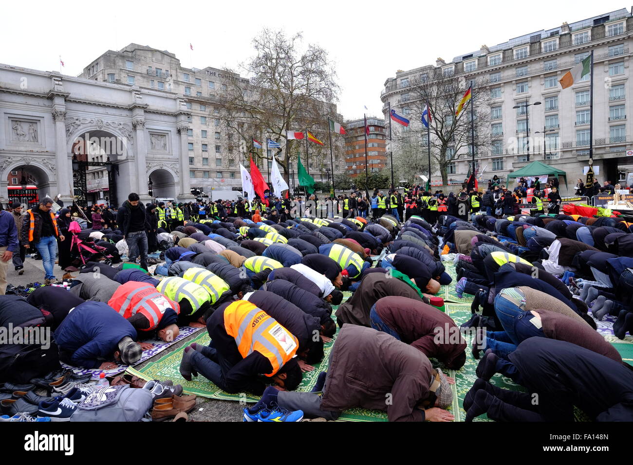 Shia mosque london hi-res stock photography and images - Alamy