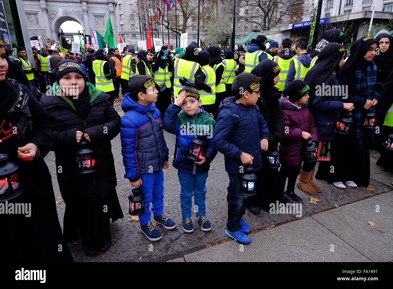 Shia mosque london hi-res stock photography and images - Alamy