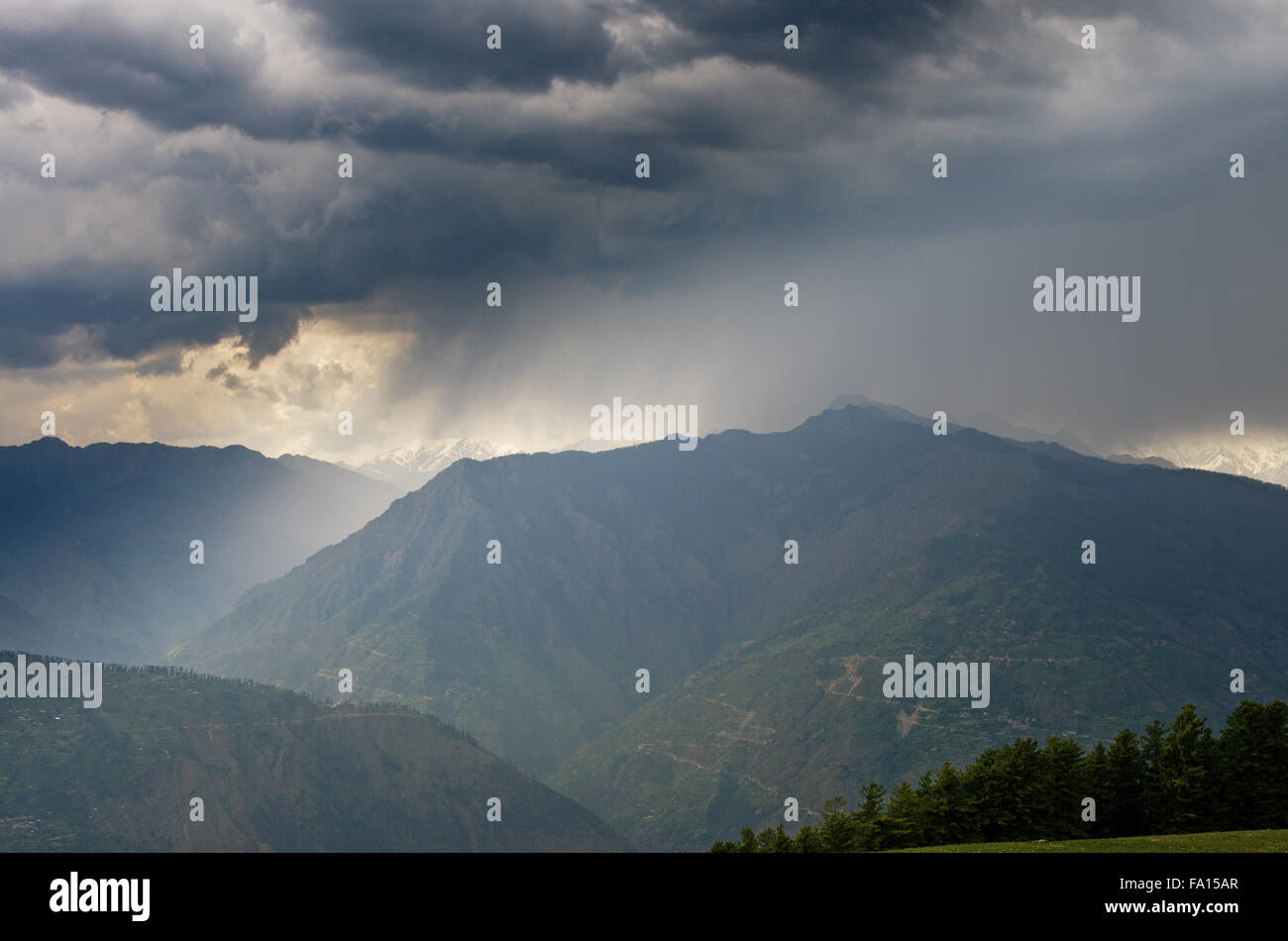 Sun rays over mountains. Kullu valley, India Stock Photo - Alamy