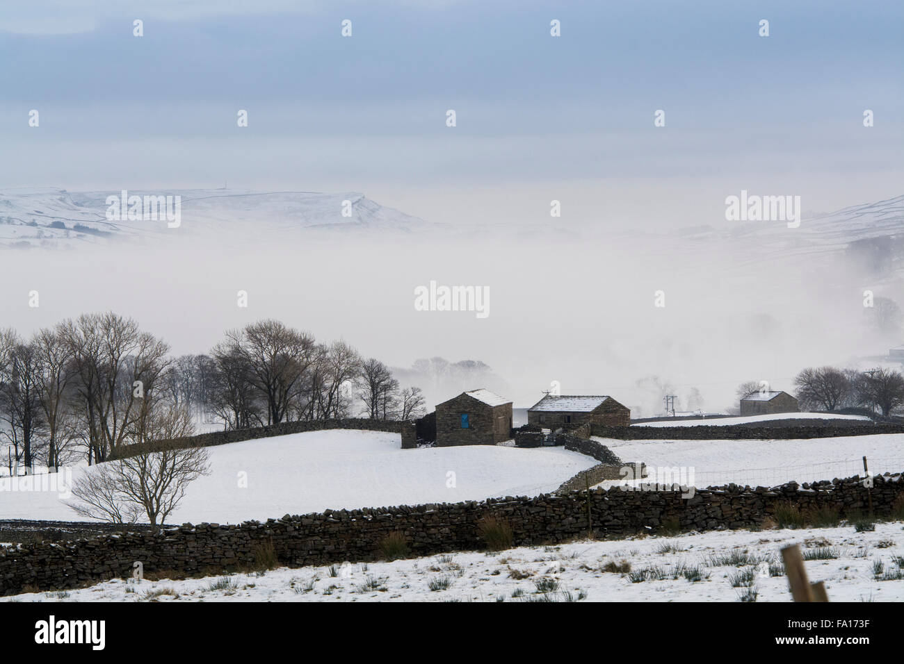 Mist and snow north yorkshire hi-res stock photography and images - Alamy