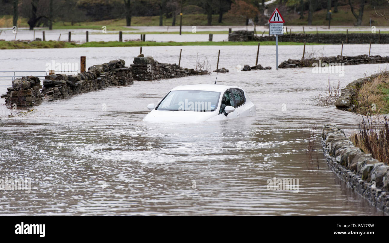 Car stuck in river hi-res stock photography and images - Alamy