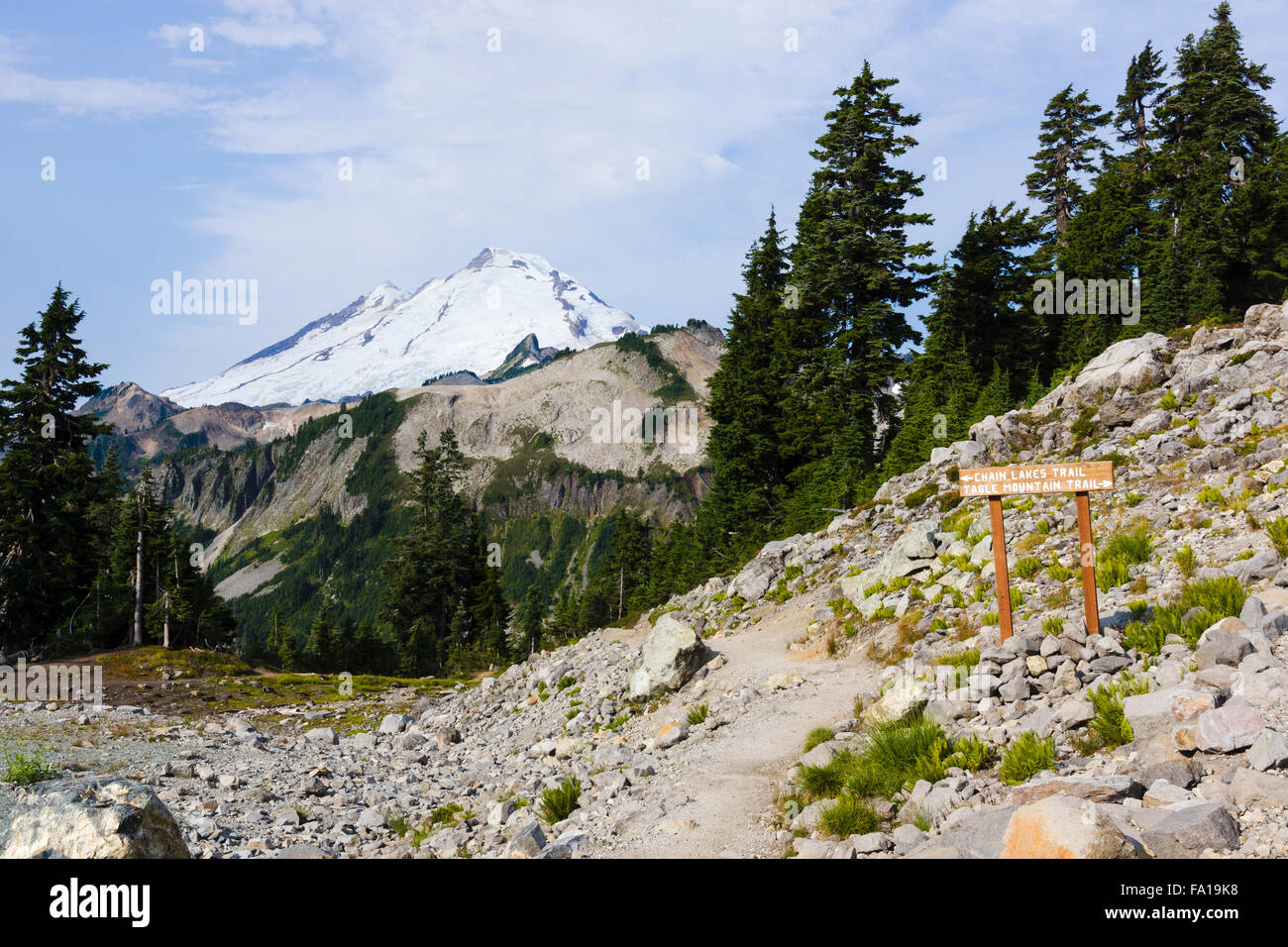 Trailhead for Chain Lakes and Table Mountain trails at Artist Point, Mt ...