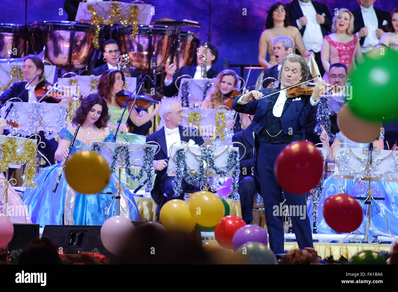 Johann strauss andre rieu orchestra hi-res stock photography and images ...