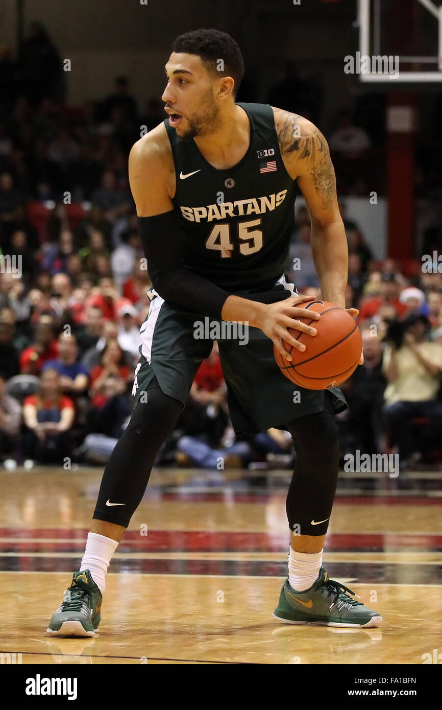 Matthews Arena. 19th Dec, 2015. MA, USA; Michigan State Spartans guard ...