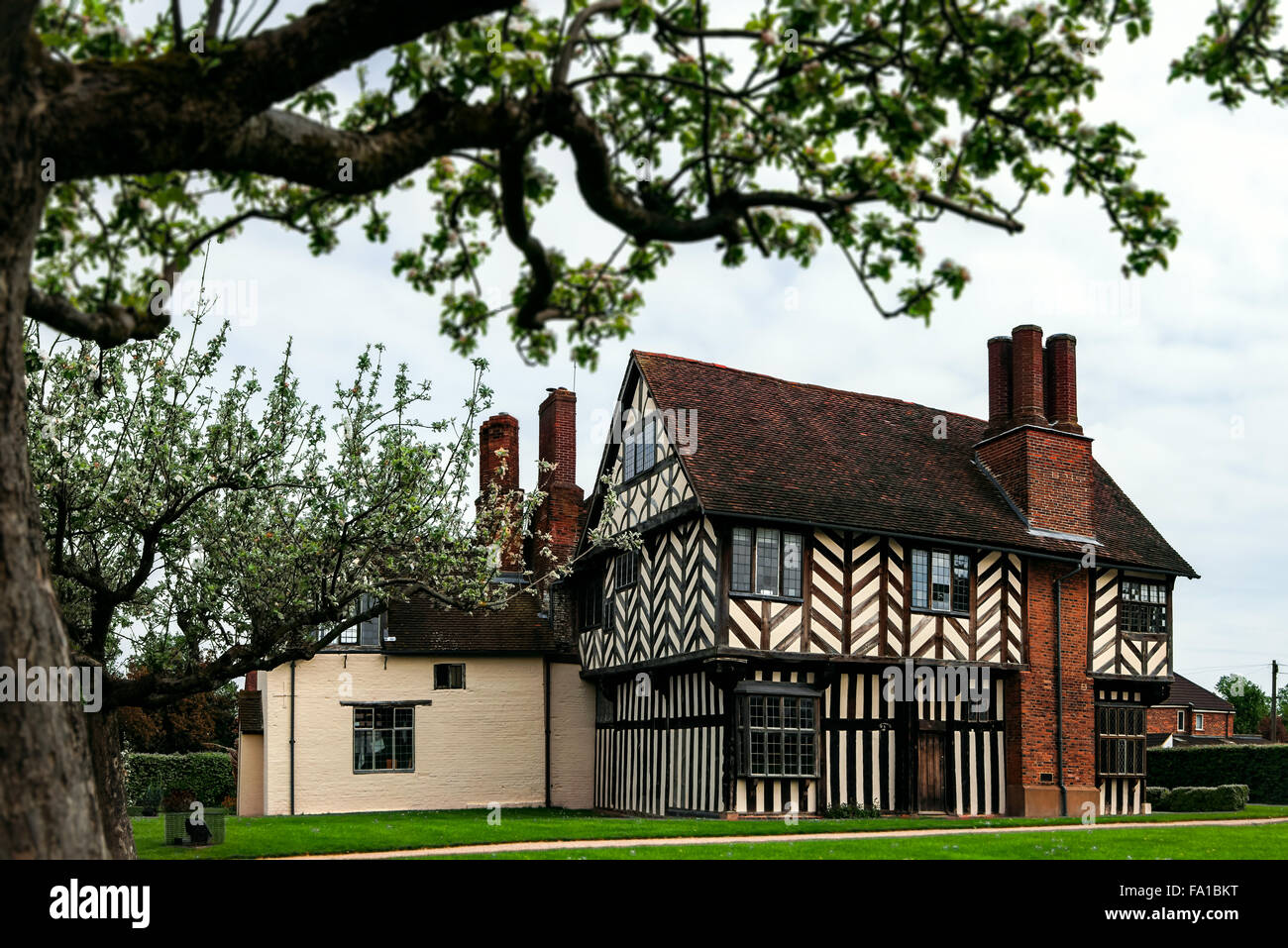Medieval house exterior hi-res stock photography and images - Alamy