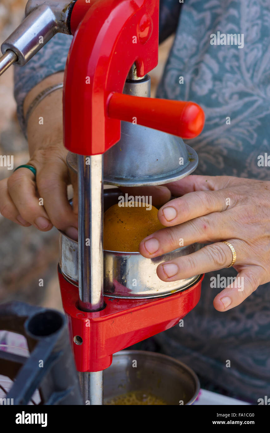 Citrus hand press hi-res stock photography and images - Alamy