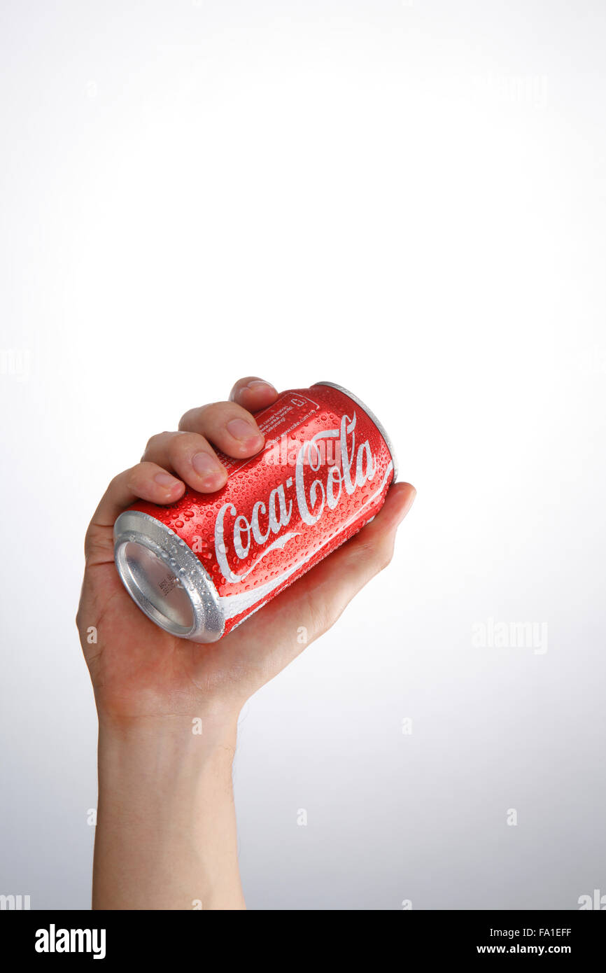 Coca cola can and hand hi-res stock photography and images - Alamy