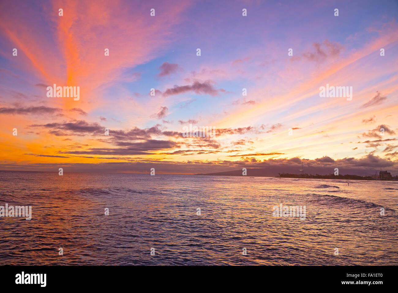 Surfing sunset beach hawaii hi-res stock photography and images - Alamy