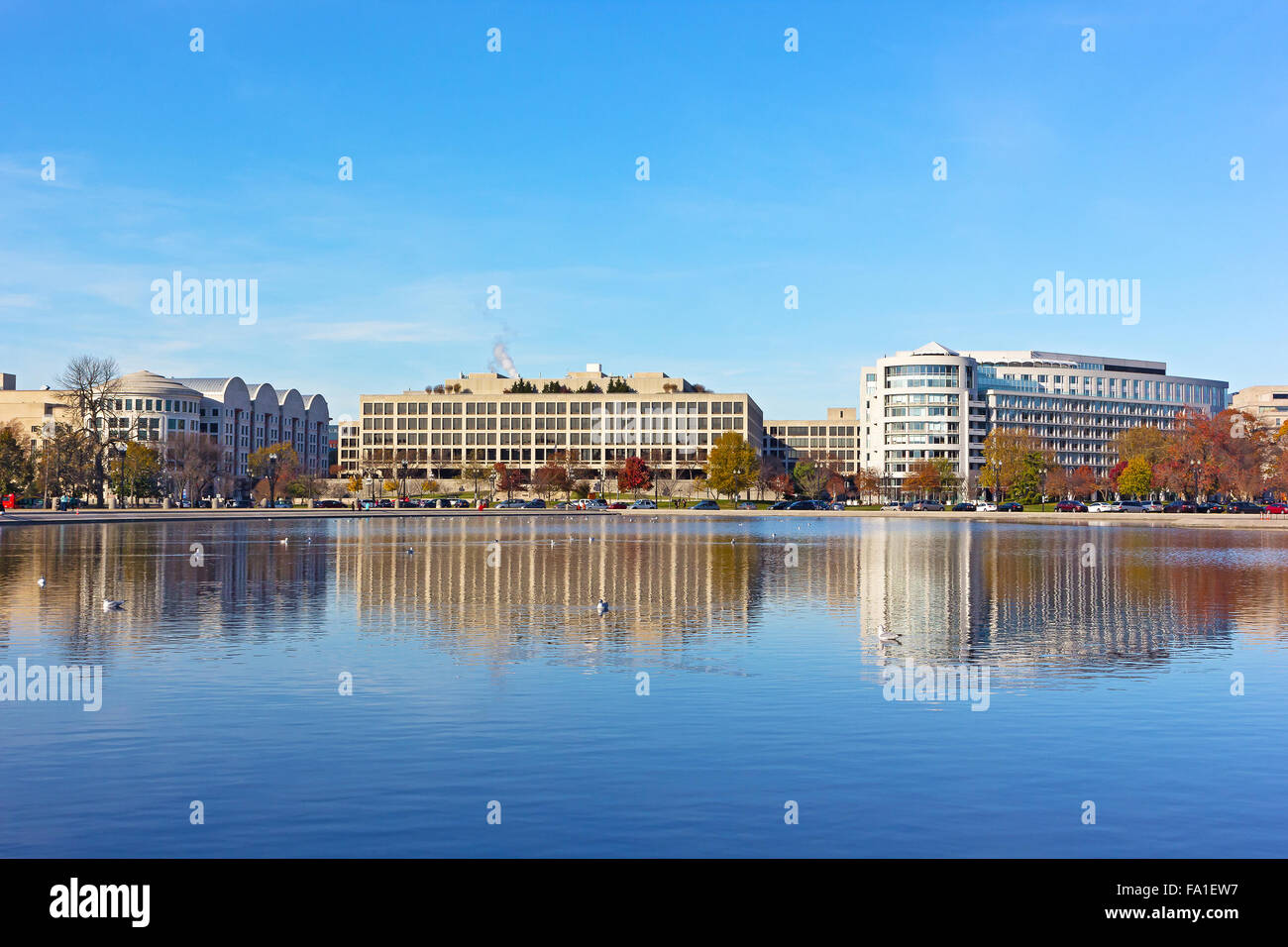Washington dc and reflecting pool hi-res stock photography and images ...