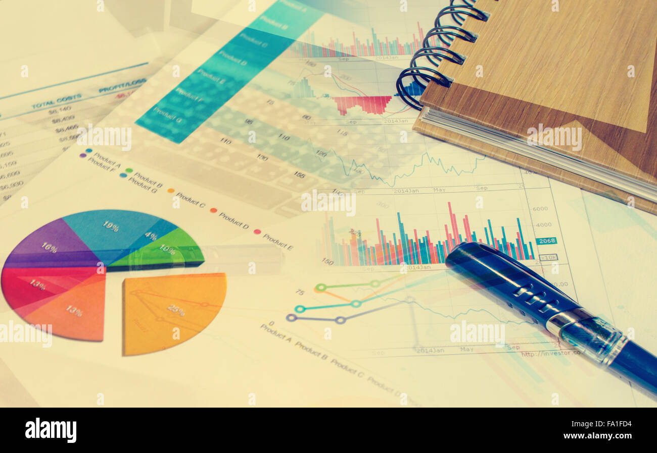 Pen and report paper, business concept Stock Photo - Alamy