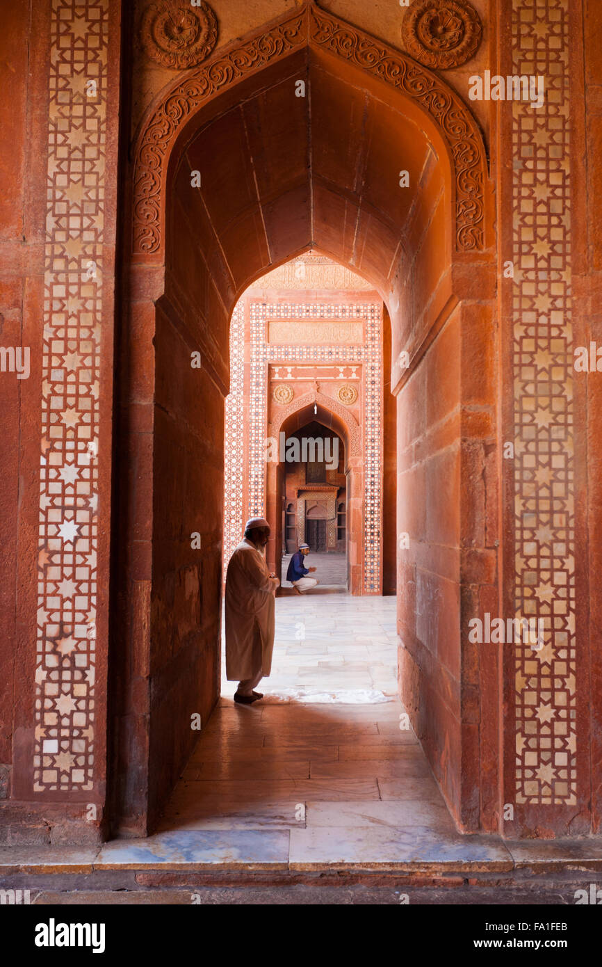 Muslims praying mosque hi-res stock photography and images - Alamy