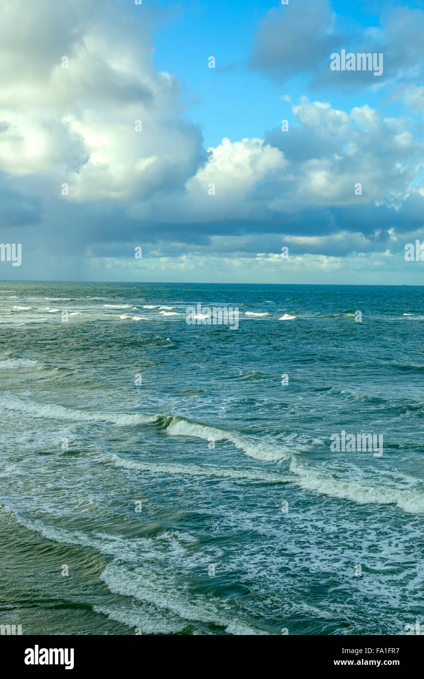 Vertical ocean wave hi-res stock photography and images - Alamy