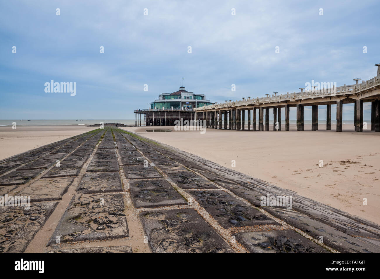 Deep water pier hi-res stock photography and images - Alamy