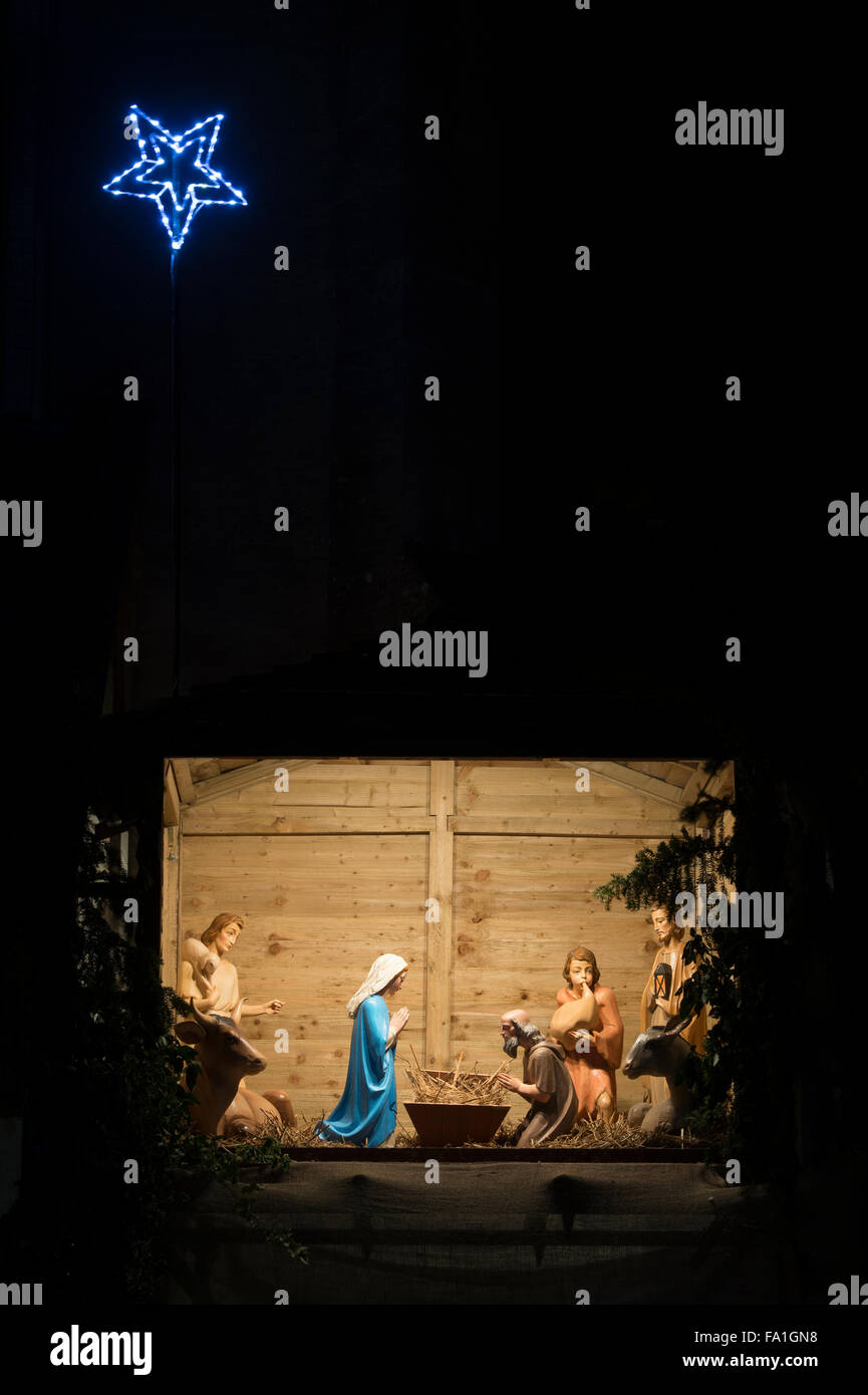 Church nativity display at night. Banbury, Oxfordshire, England Stock ...