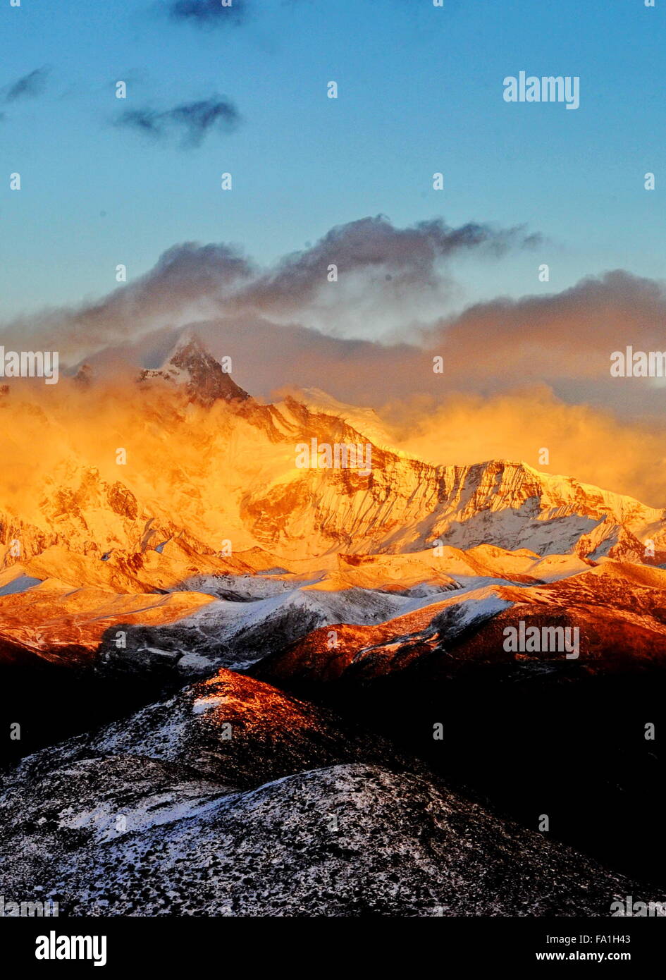 Nyingchi. 19th Dec, 2015. Photo taken on Dec. 19, 2015 shows the Mount ...